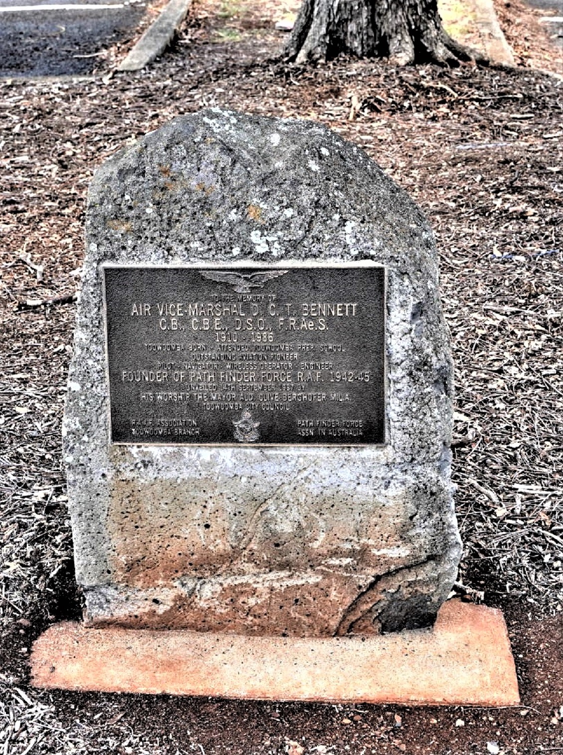 Bennett Memorial near Birthplace, Australia – RAF PATHFINDERS ARCHIVE