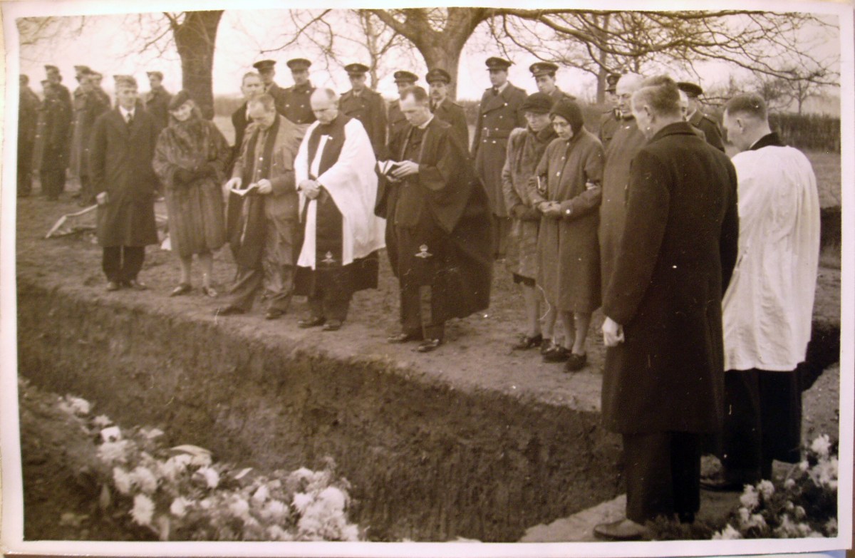 Thackway Crew Plane Crash – RAF PATHFINDERS ARCHIVE